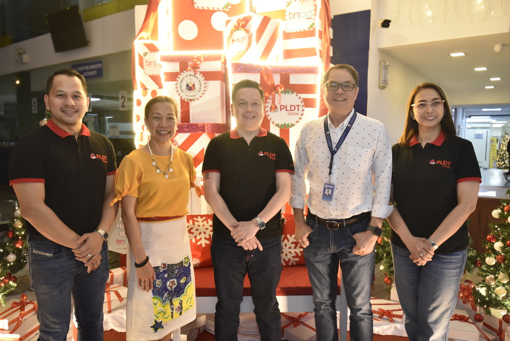 Lighting Up the Holidays: PLDT Global’s Special Christmas Display ...